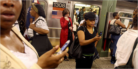 Cell phones in NYC subway stations - OMG.BLOG