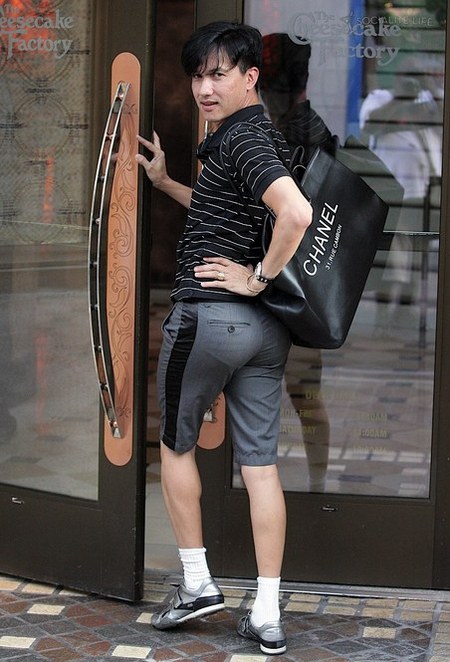 OMG, what an entrance: Bobby Trendy - OMG.BLOG