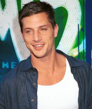 OMG, a Q&A with Simon Rex - OMG.BLOG