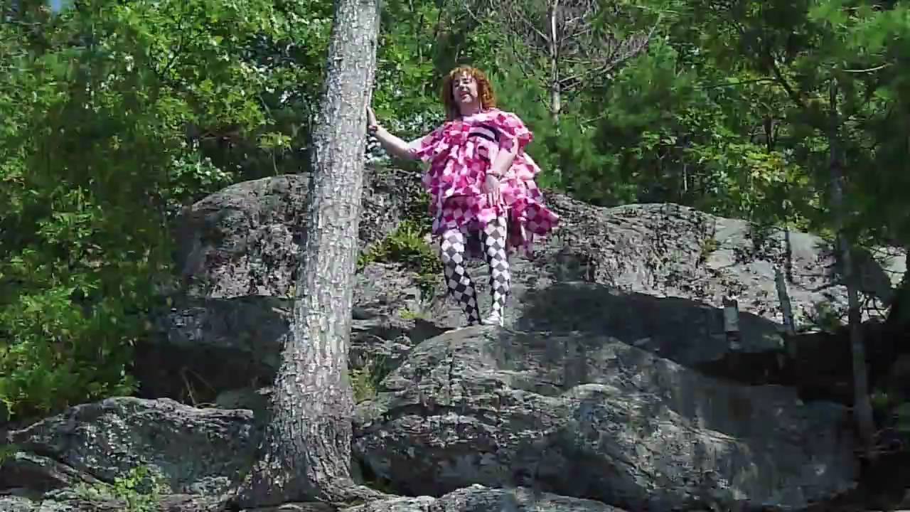 OMG, how brave: Drag Queen Cliff Jump - OMG.BLOG