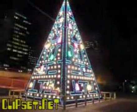 OMG, how festive: Pac Man Christmas Tree - OMG.BLOG