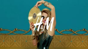 OMG, she could teach drag queens a few things: Anna Dello Russo - OMG.BLOG