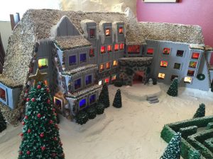OMG, this family's EPIC gingerbread houses of 'The Shining' and 'Psycho ...