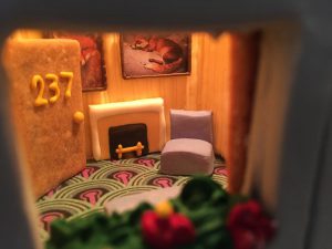 OMG, this family's EPIC gingerbread houses of 'The Shining' and 'Psycho ...