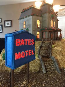 OMG, this family's EPIC gingerbread houses of 'The Shining' and 'Psycho ...