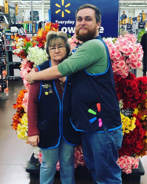 OMG, Walmart employee takes ridiculous photos at work and she's going ...