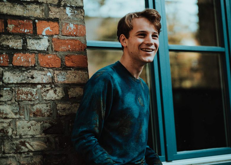 OMG, he's naked: German actor Leonard Scheicher in 'Das Boot 2' - OMG.BLOG