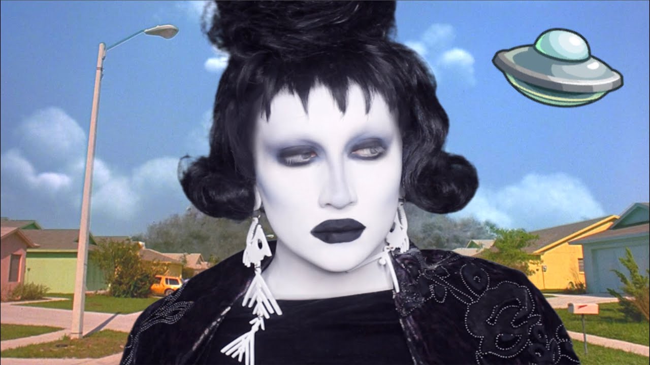 OMG, Juno Birch turns herself into an Edward Scissorhands goth - OMG.BLOG