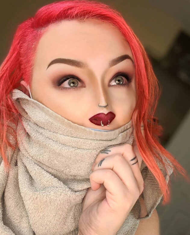 OMG, it's called FASHUN, look it up! The 'Tiny Face' Makeup Challenge ...