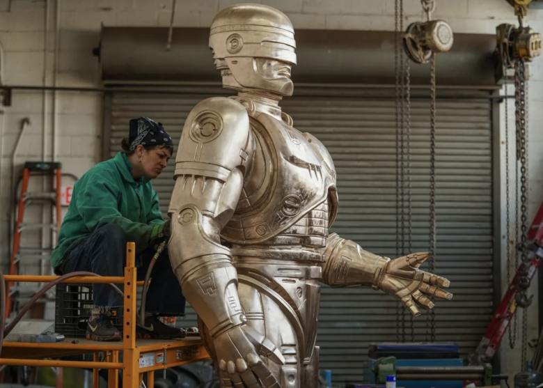 OMG, Detroit's massive RoboCop statue is finally finished, awaits new ...