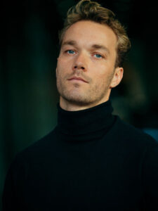 OMG, he's naked: Max Woelky in Reiterhof Wildenstein: Jacomo und der ...