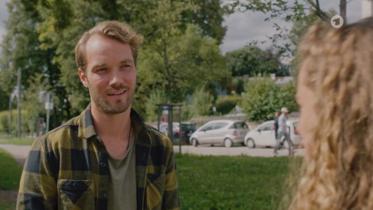 OMG, he's naked: Max Woelky in Reiterhof Wildenstein: Jacomo und der ...