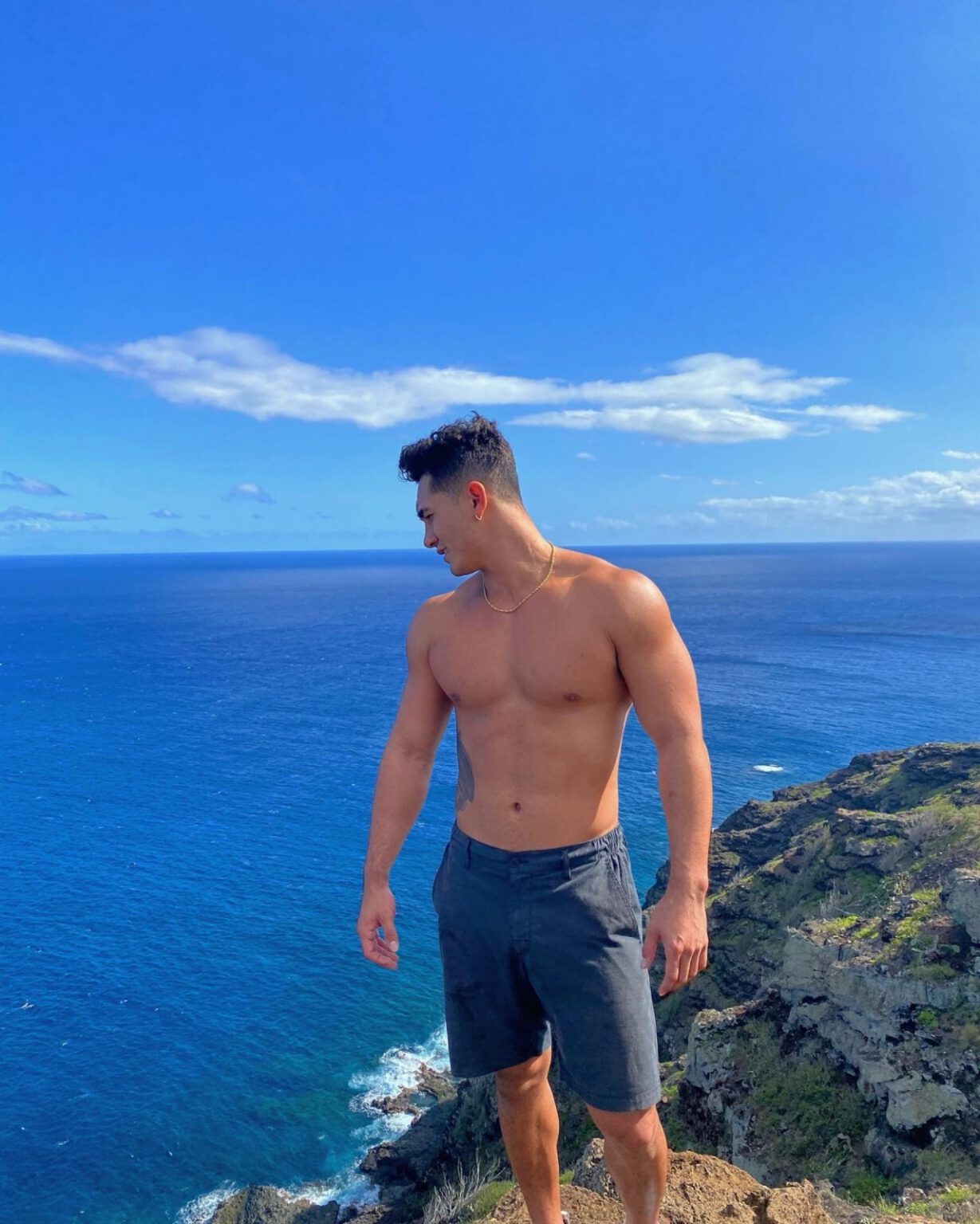 OMG, his butt: White Lotus star and young Aquaman actor Kekoa Kekumano - OMG.BLOG