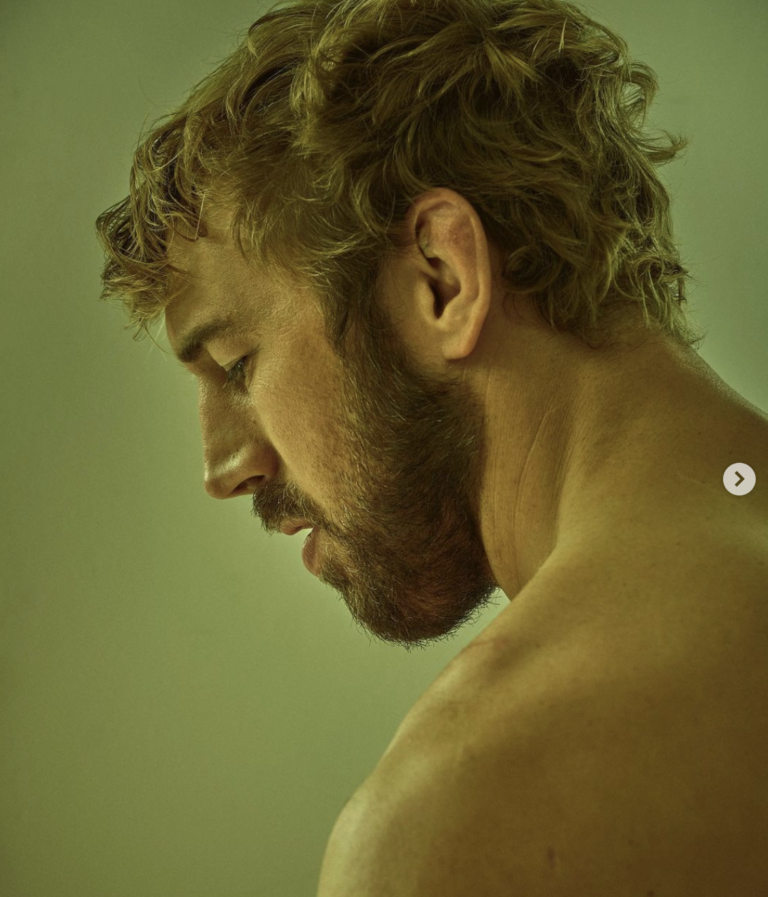 OMG, score! Former England rugby captain Chris Robshaw strips down for ...