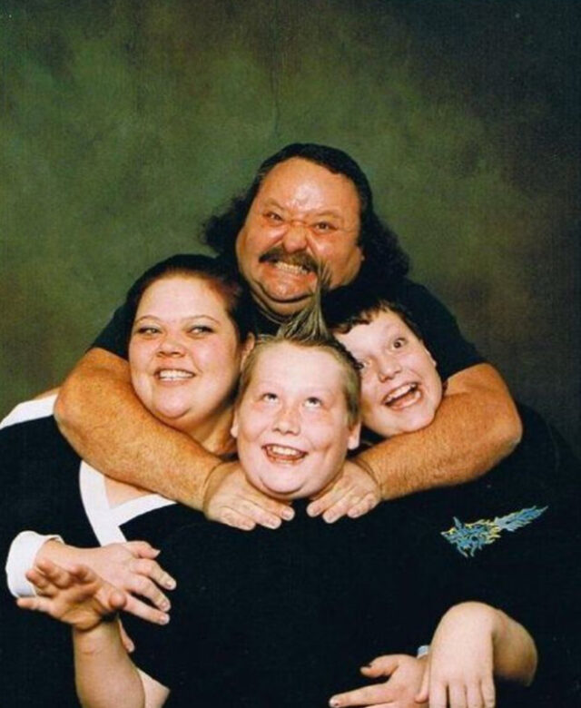 OMG, you think your Thanksgiving family gatherings are strange? Check ...