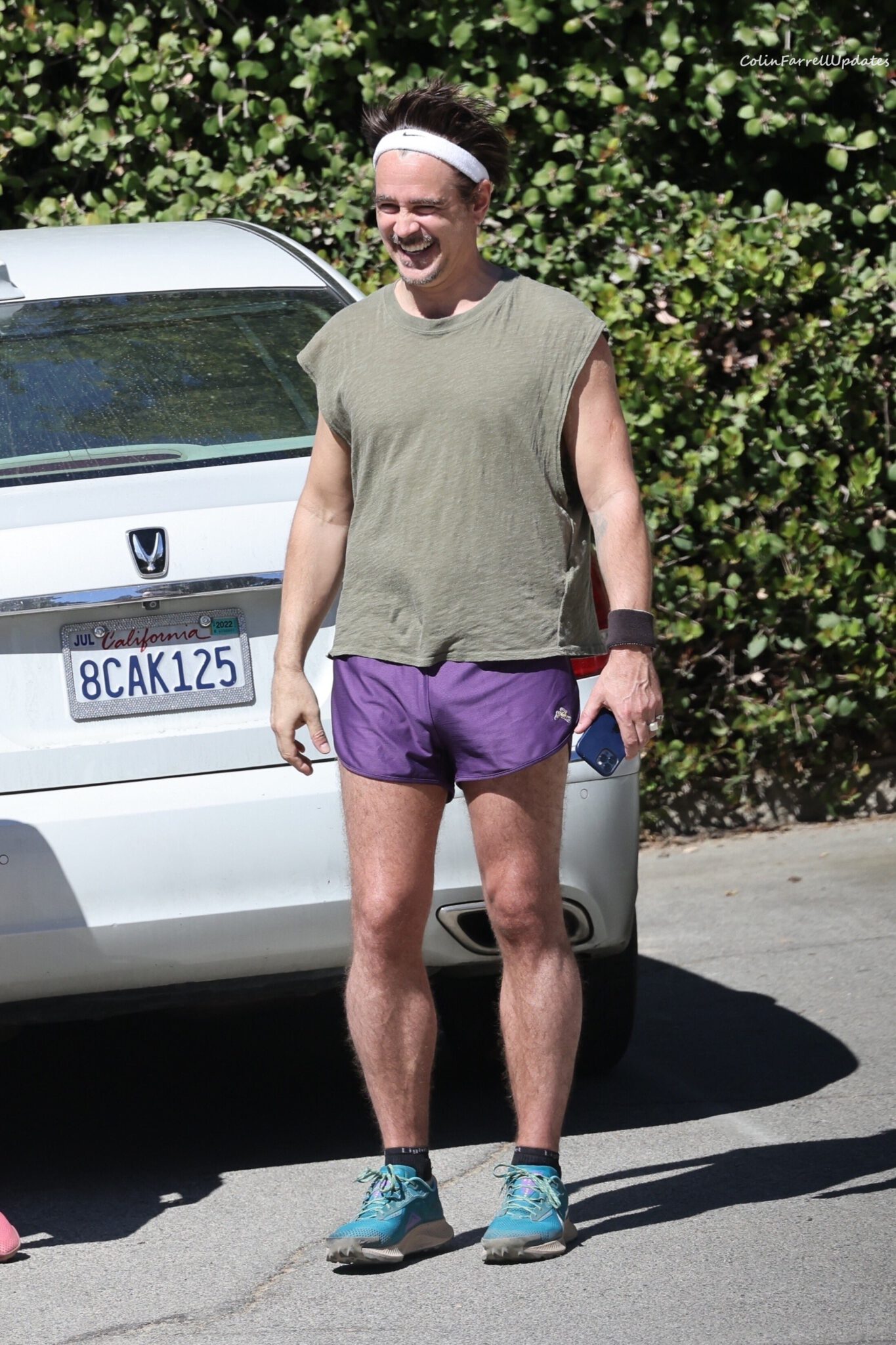 OMG, who wear short-shorts?! Colin Farrell wears short shorts! - OMG.BLOG