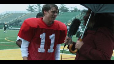 OMG, he's naked: 'Mayans' and 'Sneaky Pete' actor Colin Bates goes full ...