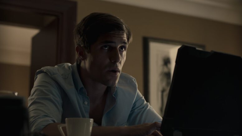 OMG, his butt: Phil Dunster in Strike Back (Season 6) - OMG.BLOG