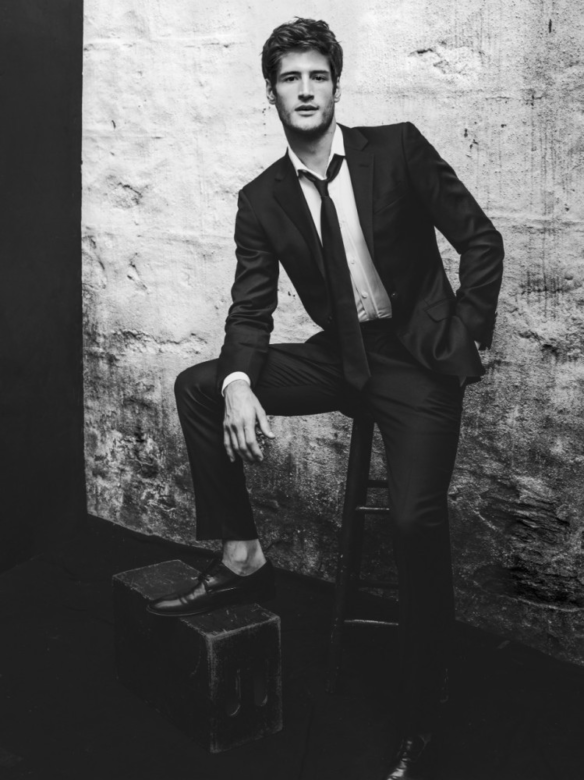 OMG, he's naked: Balmain and Calvin Klein fashion model Ryan Tift - OMG ...