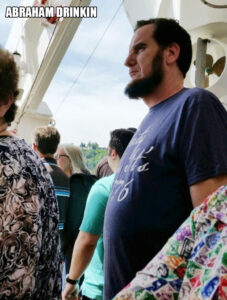 OMG, meet these low-budget celebrity doppelgängers shared by a “Walmart ...