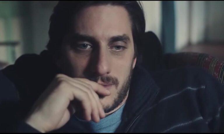 OMG, his butt: Luca Marinelli in ‘Ricordi?’ (2018) – OMG.BLOG