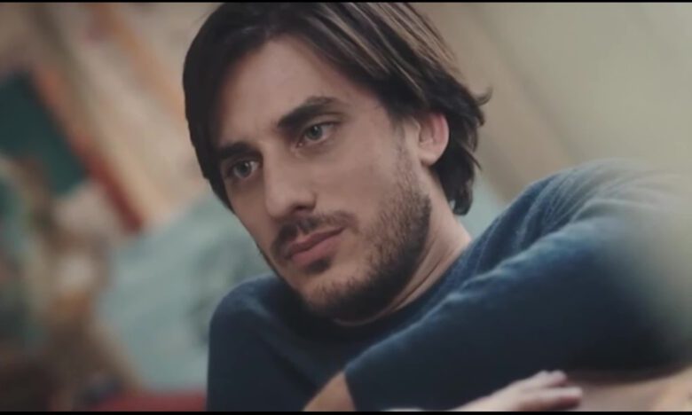 OMG, his butt: Luca Marinelli in 'Ricordi?' (2018) - OMG.BLOG