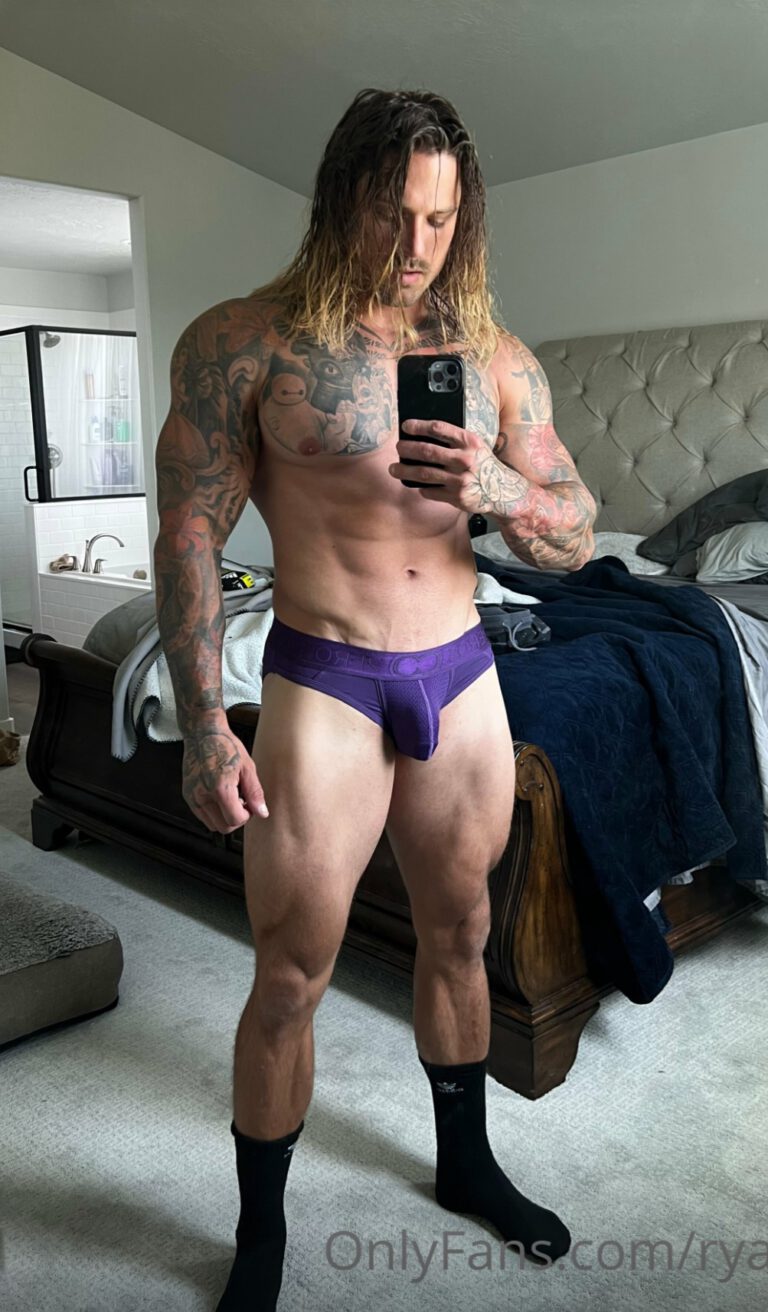 OMG, his butt: Romance author, TikTok star and Insta-thot Ryan Stacks - OMG.BLOG
