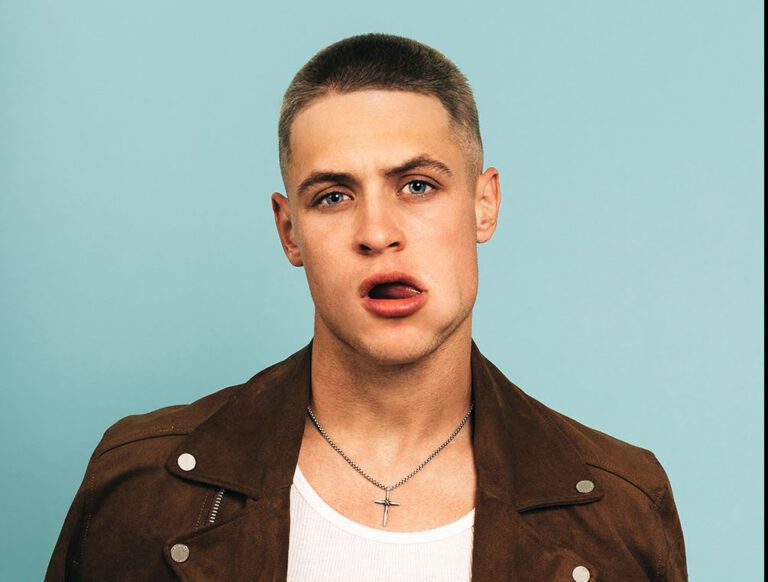 OMG, he's naked: Fashion model Hunter Warr - OMG.BLOG