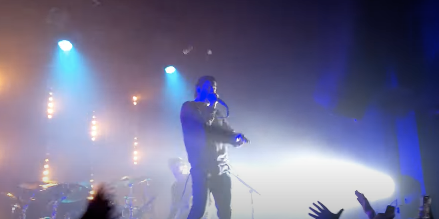 OMG, does it get more '90s than this: Deftones play show for their new ...