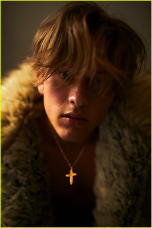 OMG, Ryan and Reese's son, budding music star Deacon Phillippe covers ...