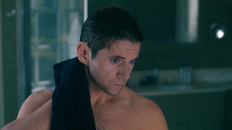 OMG, his butt: Actor Allen Leech in 'Too Good To Be True' EP. 02 - OMG.BLOG