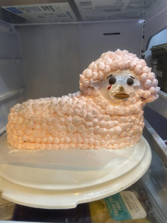 OMG, these Easter cake fails are perfect... for Halloween - OMG.BLOG