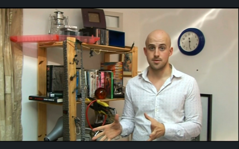 OMG, he's naked: British Escapologist and daredevil Jonathan Goodwin - OMG.BLOG