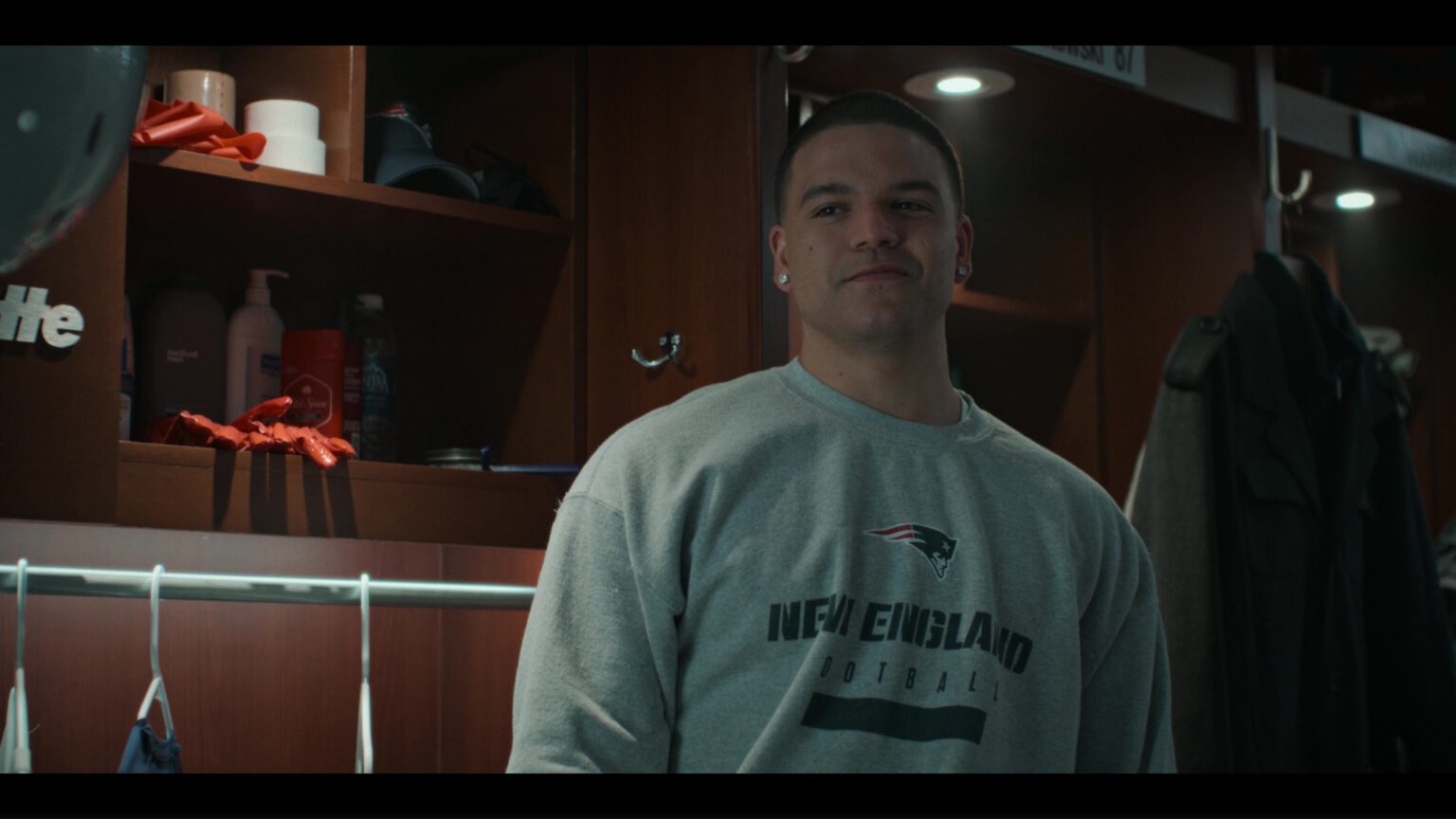 OMG, his butt: Josh Riviera in 'American Sports Story: Aaron Hernandez ...