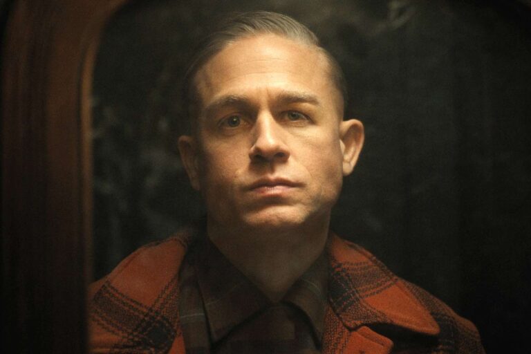OMG, his butt UHGAIN: Charlie Hunnam in Ryan Murphy's 'Monster: The Ed ...