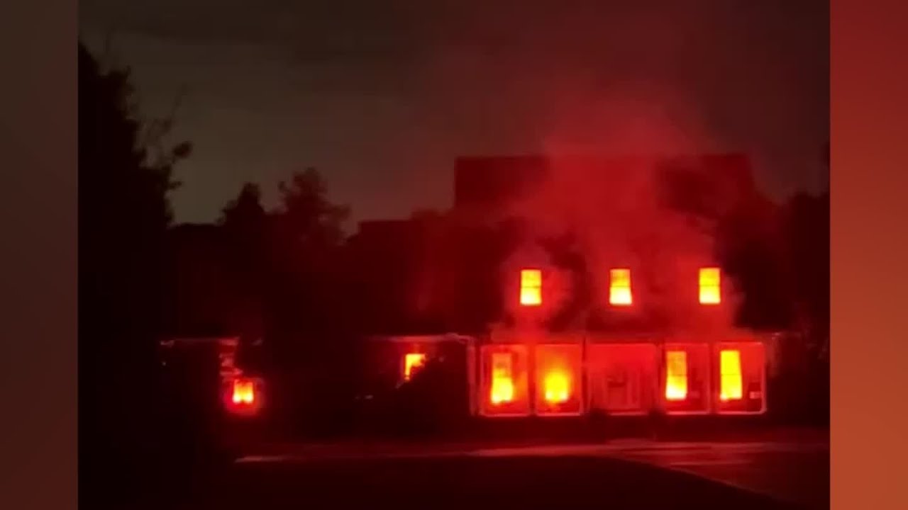 OMG, LOL: This burning house Halloween decoration is a nightmare for ...