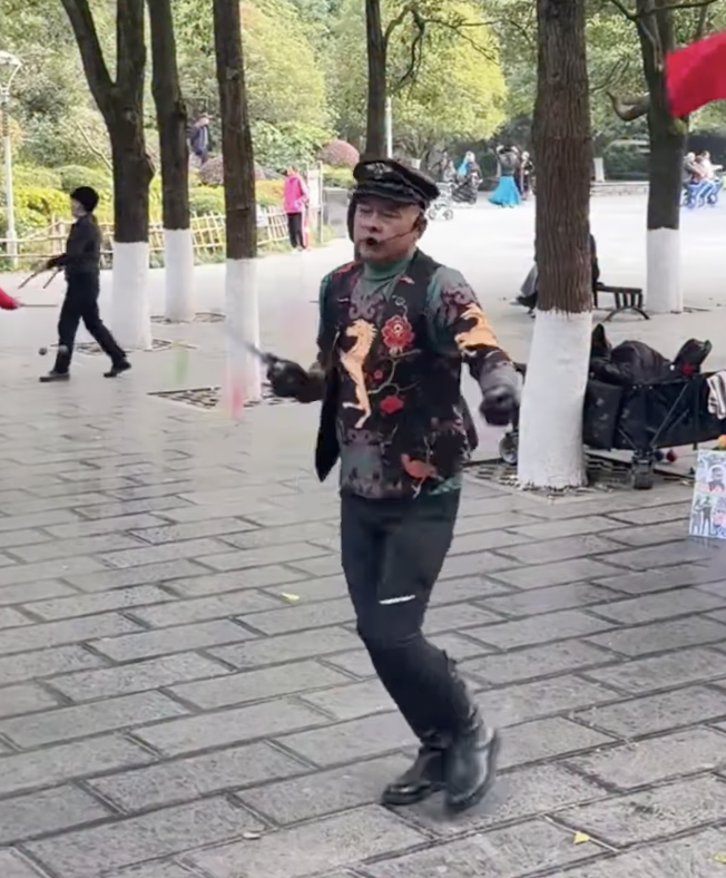 OMG, WATCH: This Chinese uncle's park workouts are from another planet ...